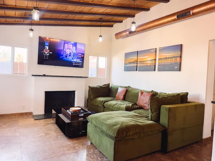 Beach Cottage Home Near Downtown Oceanside - Oceanside, CA