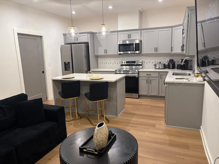 Modern Home Away From Home - Brentwood, TN