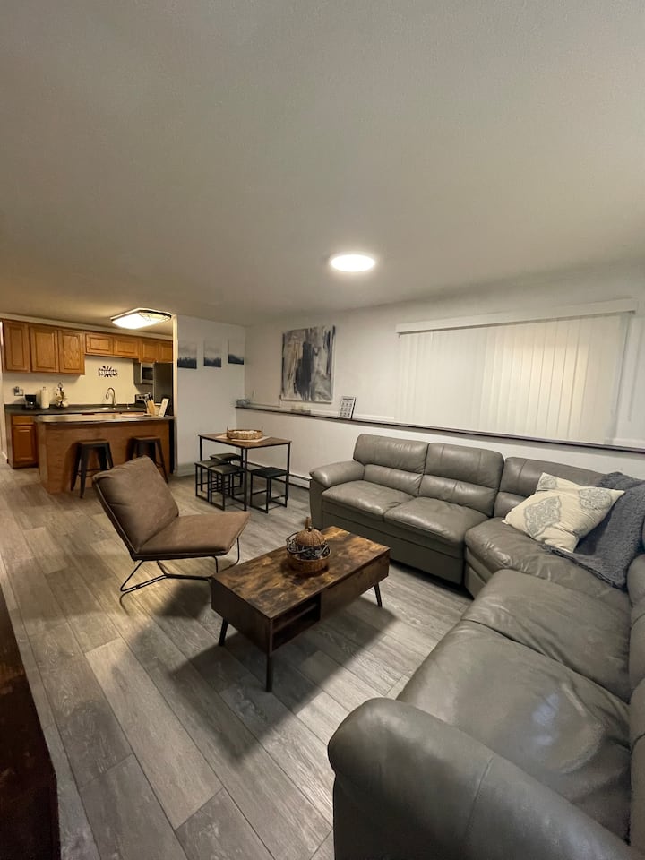 Spacious 2 Bedroom Free Parking - Long Lake, Anchorage