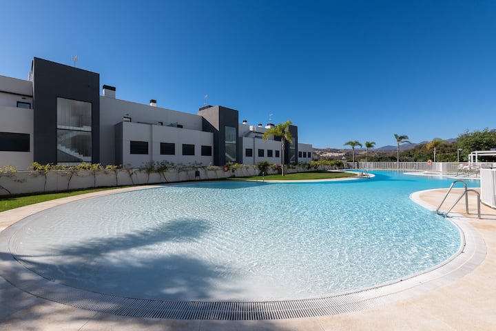Luxury 3 Br Apartment • Terrace • Pool • Gym - La Cala de Mijas