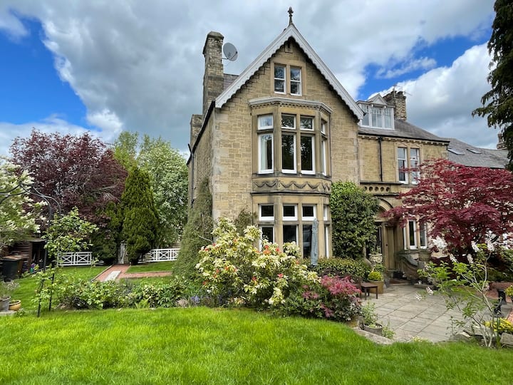 Substantial Victorian Home With Walled Gardens. - Hexham