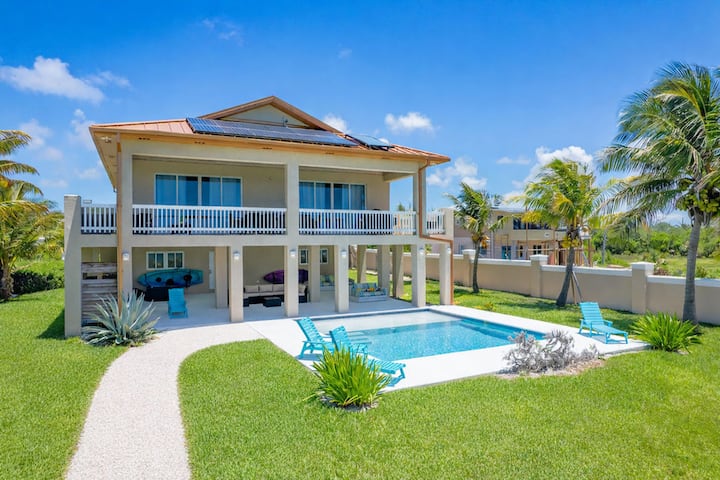 Sea Of Blue Luxury Beachfront Villa - Bahamas