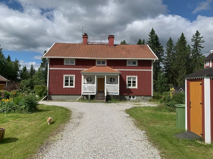 Bo I Skogmästarvillan 
Hör Vindelälvens Brus - Vindeln