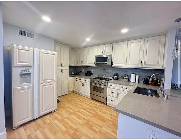 1-bedroom 1- Bathroom - Laguna Beach, CA