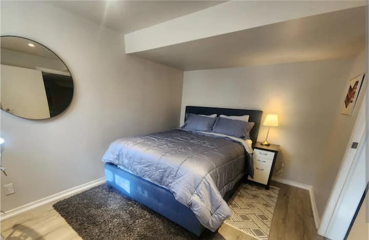 Full Private Basement Available - Milton, Canadá