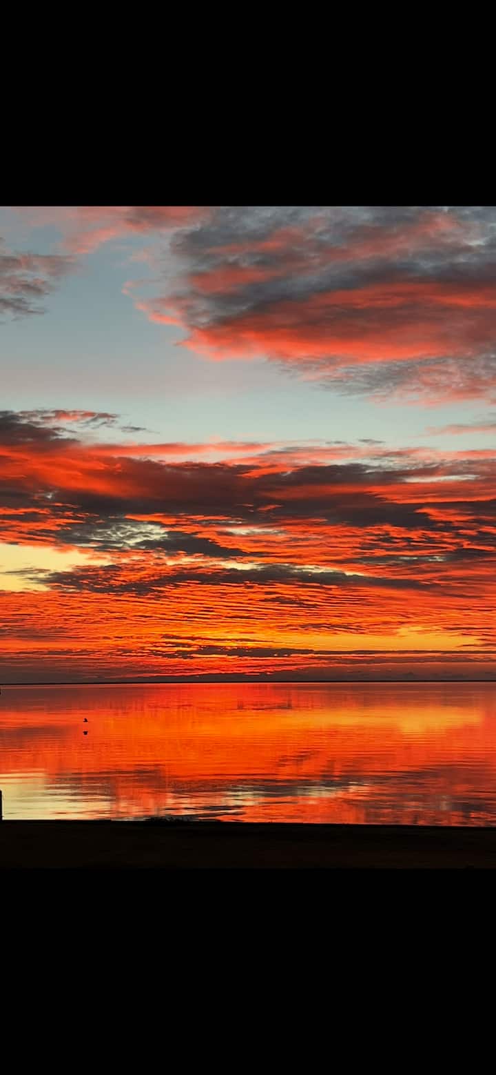 Watersway~a Cozy Coastal Cottage On The Straits - Harkers Island, NC