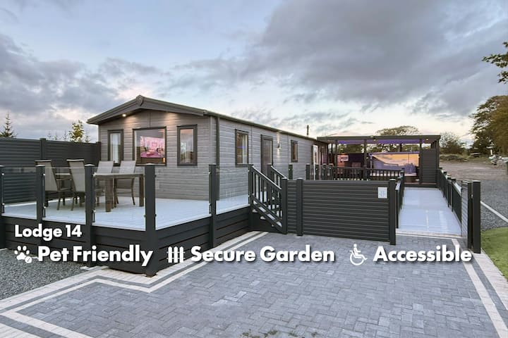 Pet Friendly Lodge 14 Hot Tub Accessible - Kilmarnock