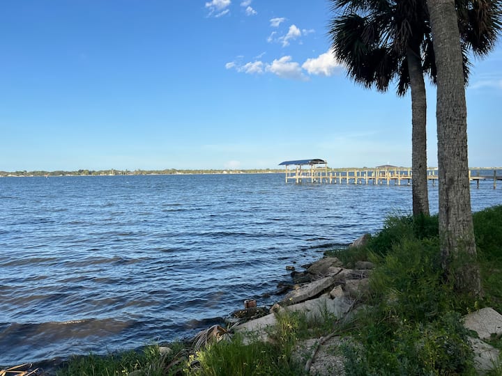 Riverside Retreat Rockledge - Merritt Island, FL