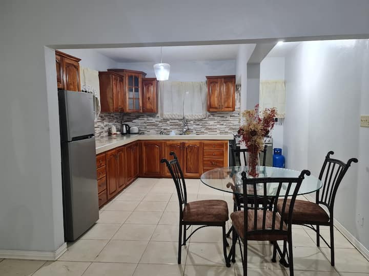 Hillcity Vista 3br - Kingston