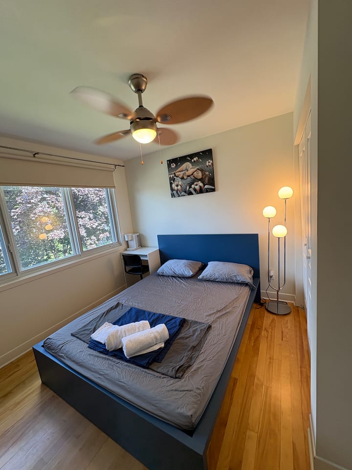 Sun-kissed Private Room | West Island Near Airport - ドルバル