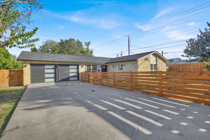 Austin Getaway By Q2 Stadium, Downtown & Domain! - Austin, TX