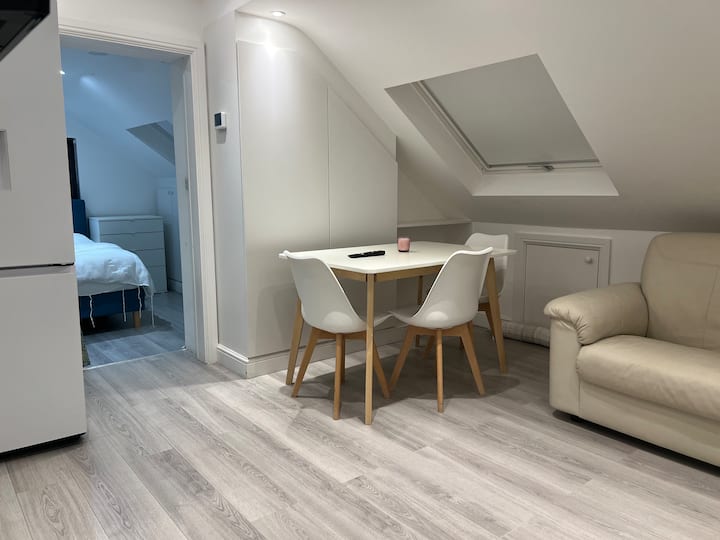 Two Bedroom Apartment On Second Floor - Romford