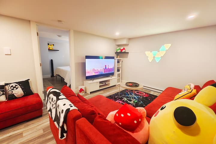 Gamer Paradise• Arcade •Video Games• King-size Bed - Moncton