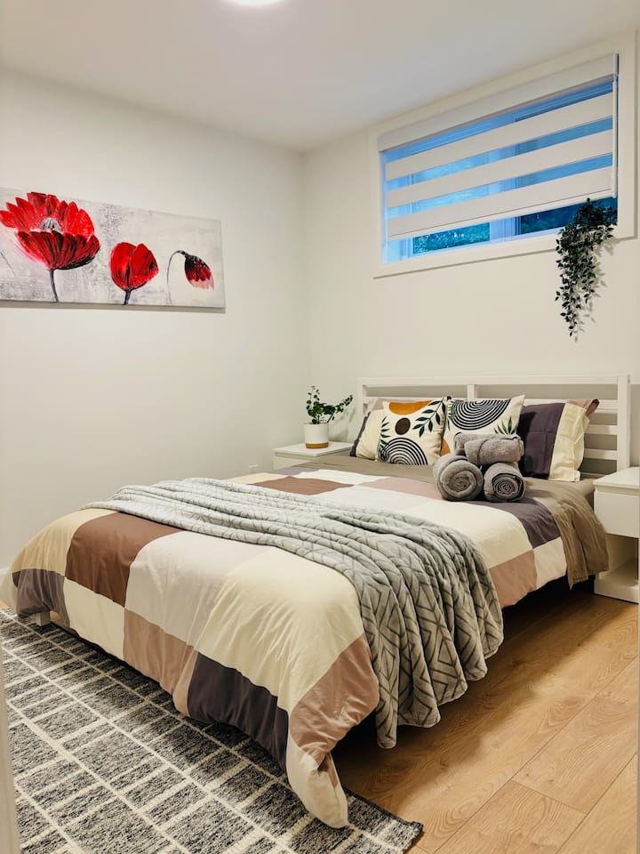 Luxury 2-bedroom Apartment Suite - Brossard