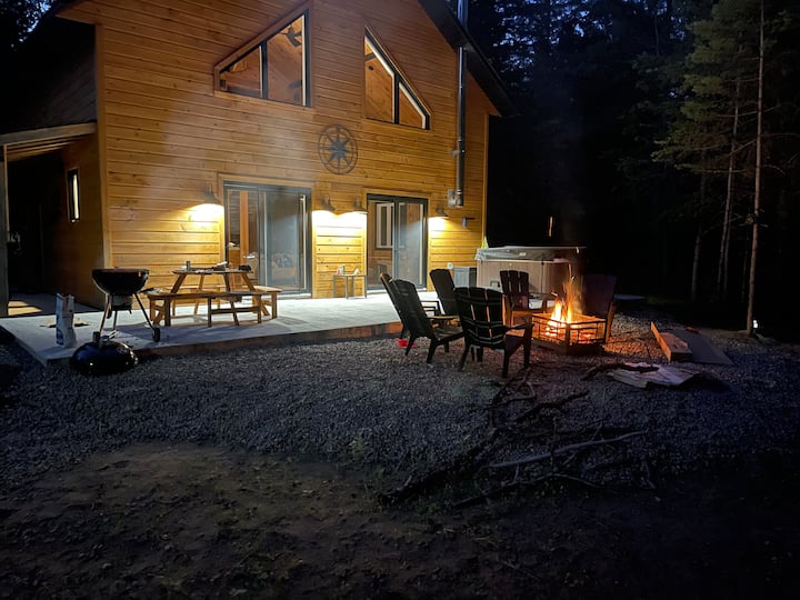 Le Pin Rouge Chalet Chaleureux Avec Spa - Shawinigan