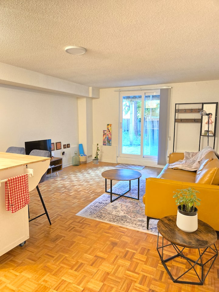 Home In Trendy Leslieville - Toronto