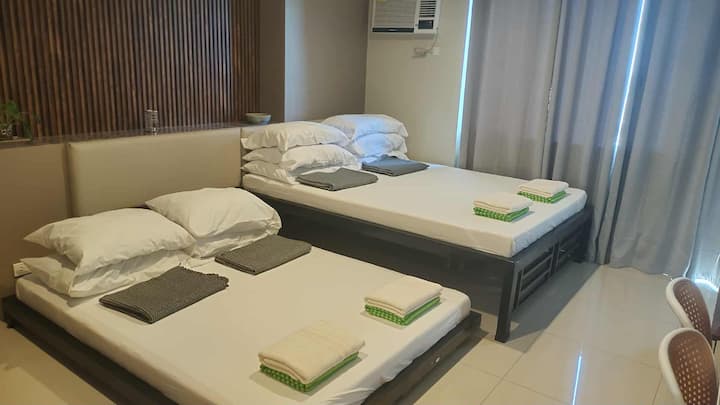 1812 Studio For 4 W/ 2 Queen Beds, Pool, Gym - Bacolod