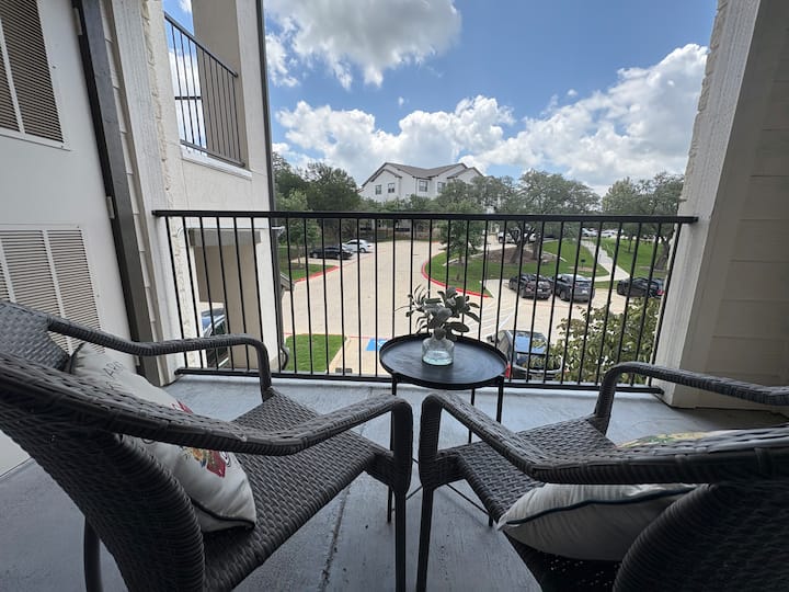 Modern South Austin Retreat - Buda, TX