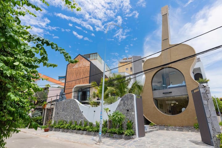 Guitar Villa - Biệt Thự Gần Biển Có Hồ Bơi Riêng - Vietnam
