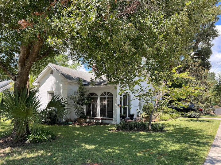 3/2 House, Near Publix, 20 Minute Walk To Stadium. - Gainesville, FL