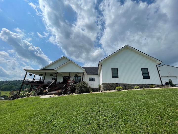 Lower Lev Efficiency Apartment 1king Bedroom. - Blountville, TN