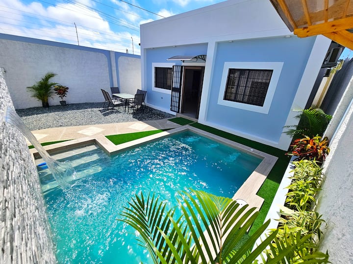 Oasis En Salinas : Casa Con Piscina Climatizada - Ecuador