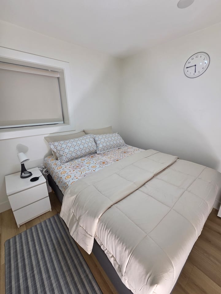 Modern 2br Suite • Walk To Skytrain/bus • Quiet - New Westminster