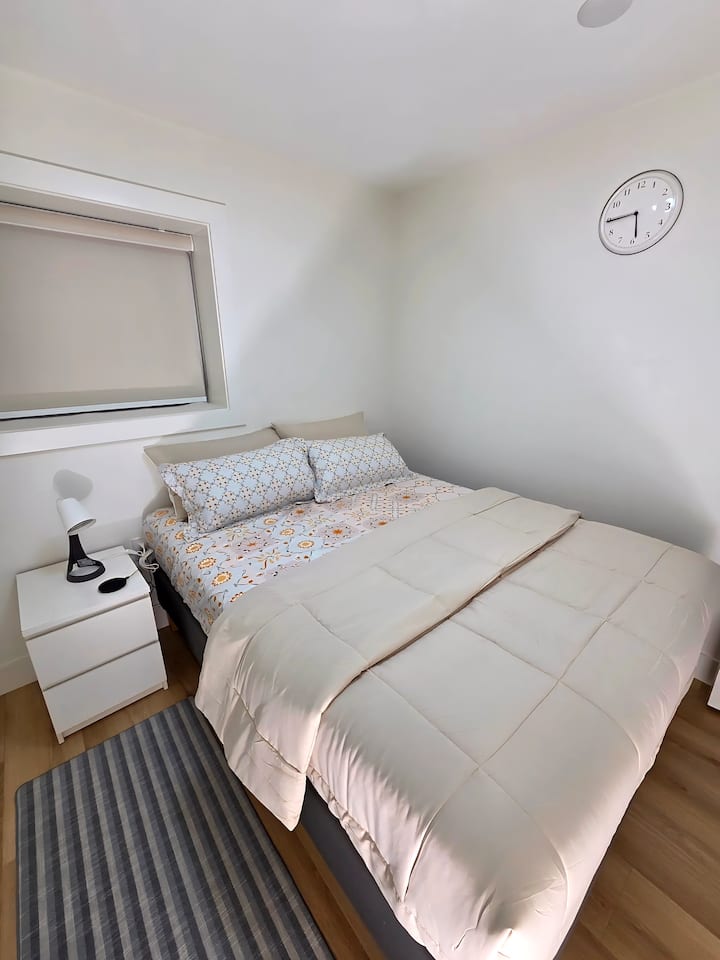 Modern 2br Suite • Walk To Skytrain/bus • Quiet - New Westminster