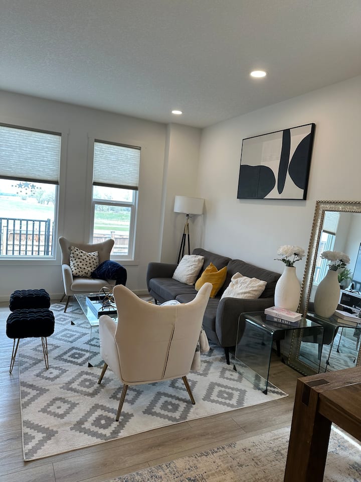 Stylish House By Spruce Meadows - Calgary