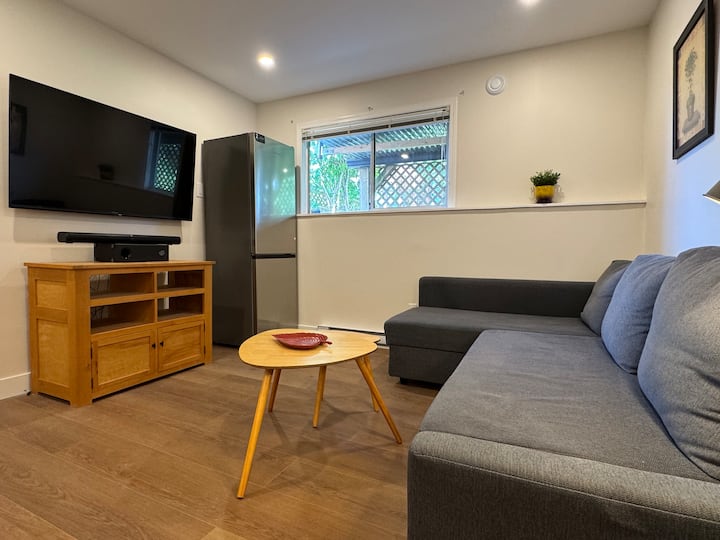 Cozy Guest Suite – Private Entry - メイプルリッジ