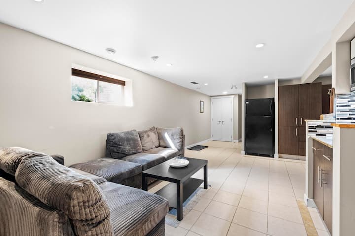 Cozy 1 Bedroom Basement Suite - Calgary