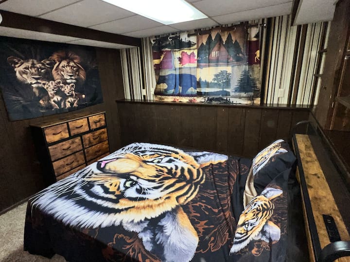 Room1. Quiet Cabin In The Wood Vibes - Maple Grove, MN