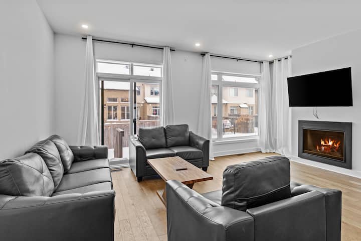 Townhouse In Ottawa South *Garage Included* - Ottawa