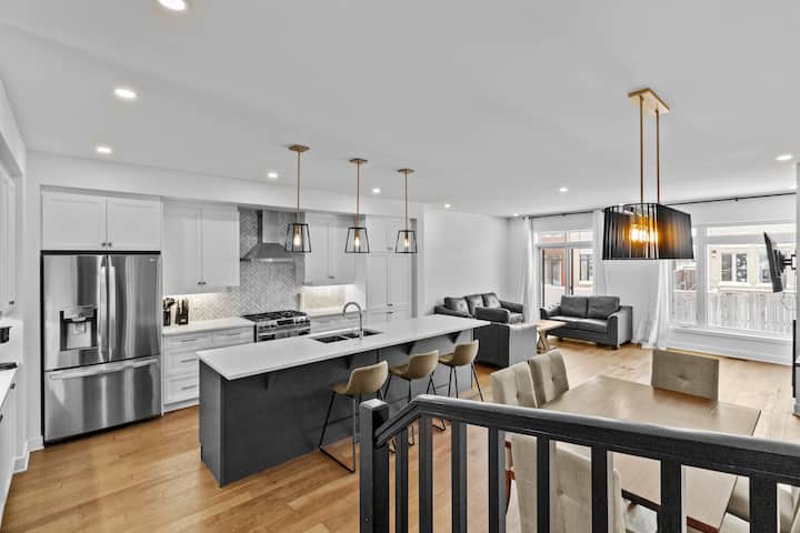 Townhouse In Ottawa South *Garage Included* - Ottawa