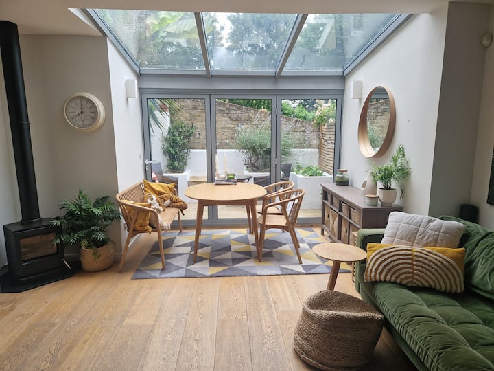 Cosy Family Home In Bow - London, UK