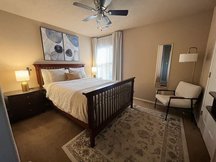 Quiet Private Room & Bath | Ideal For Work Trips - Albuquerque, NM