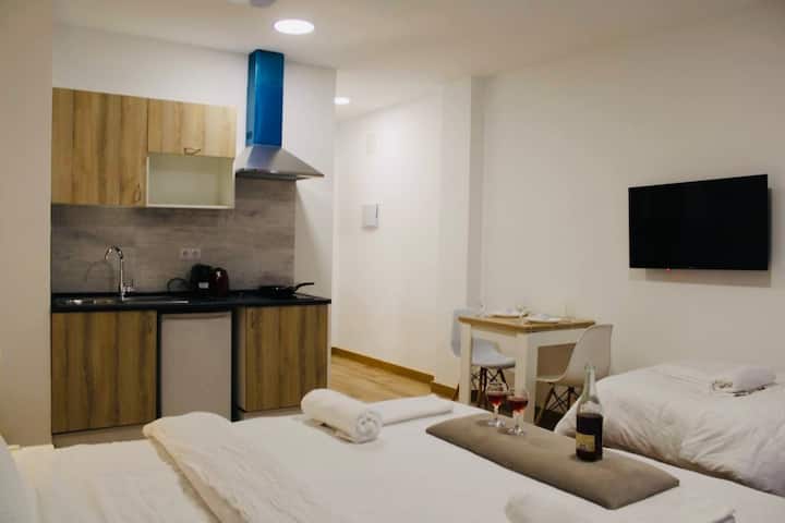 202~new Established Wi-fi~ac~kitchen~private Bath - Madrid