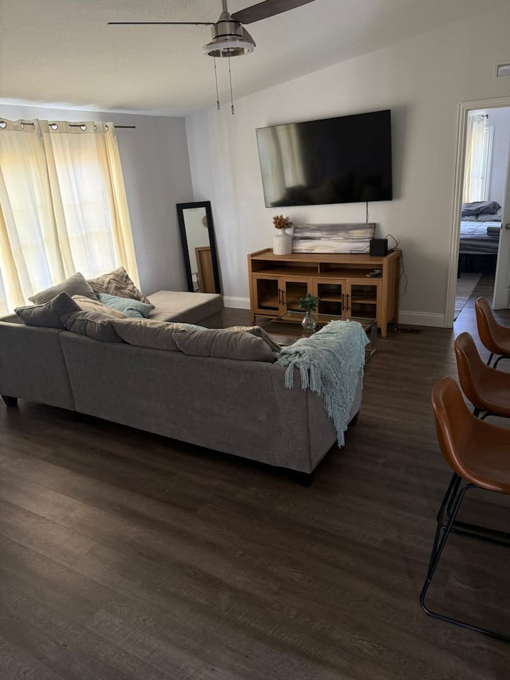 Entire Home With 6 Beds And Parking - Fort Worth, TX