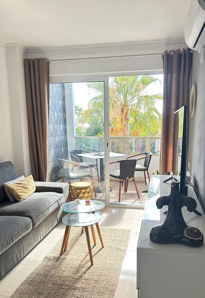 Sunny Central Near Yumbo And Dunes - Playa del Inglés