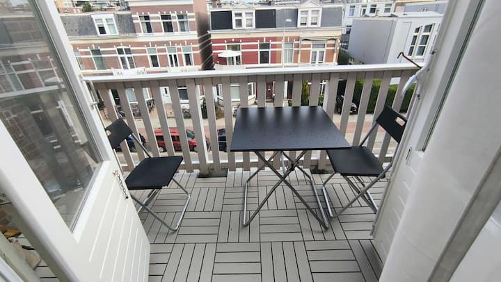 Family Room With Balcony, Just 300m From Beach - The Hague