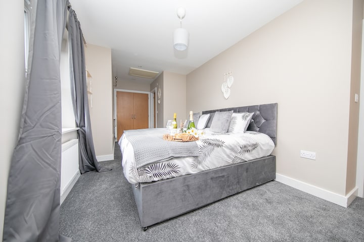 Insurance/contractor + Parking - Colchester