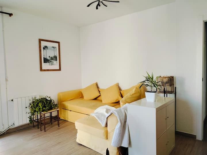 Room In Cheerful, Well Located Apartment - Calafell