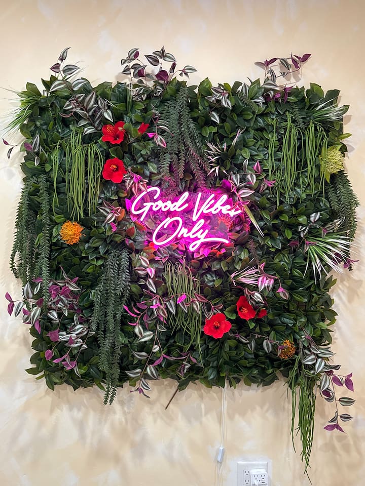 Live The Miami Life In Style And Comfort - Miami, FL