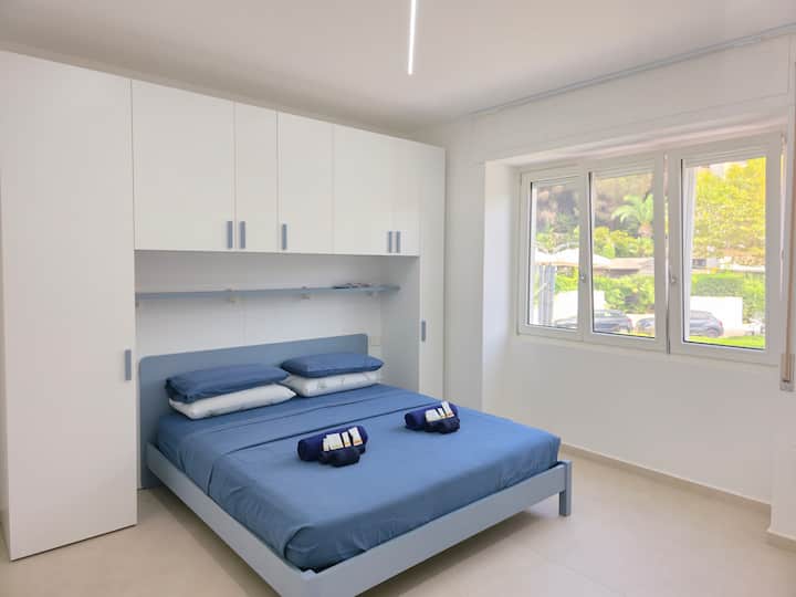 B&b Ginevra: Camera Premium Elegante E Con Vista. - Gaeta