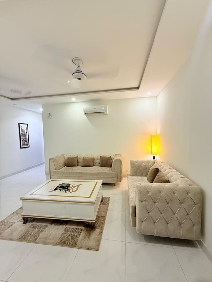 Peviani-sk Apartment & Suites - Lahore