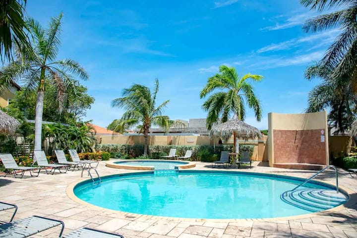 Gold Coast Gem, 1br Condo, 0.2 Miles To Beach! - 아루바