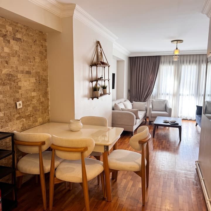 Large Apartment Close To The Pier - Adalar