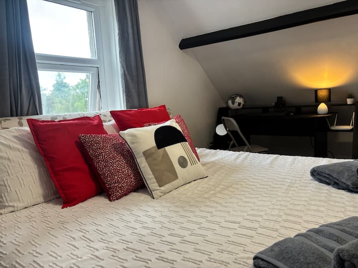 The Victorian Loft - Sleeps 4 -Parking & Wifi - Yeovil
