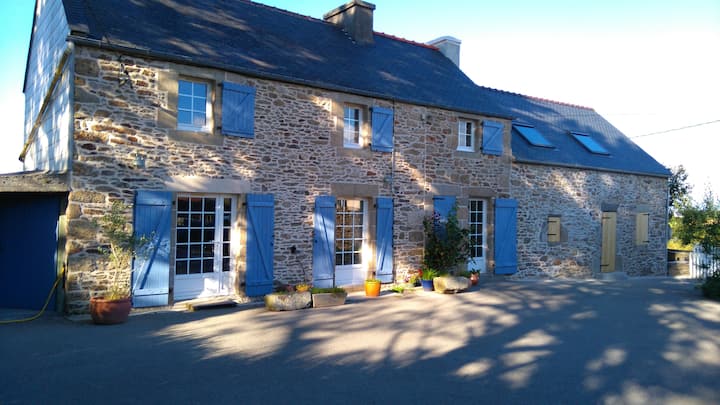 Maison à Louer Proche Mer, 3 Chambres, 6 Personnes - Kerlouan