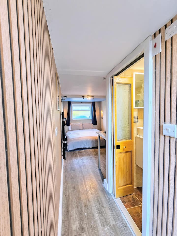 Hasa Room - Kitchenette/ Private Access/smart Tv - Luton